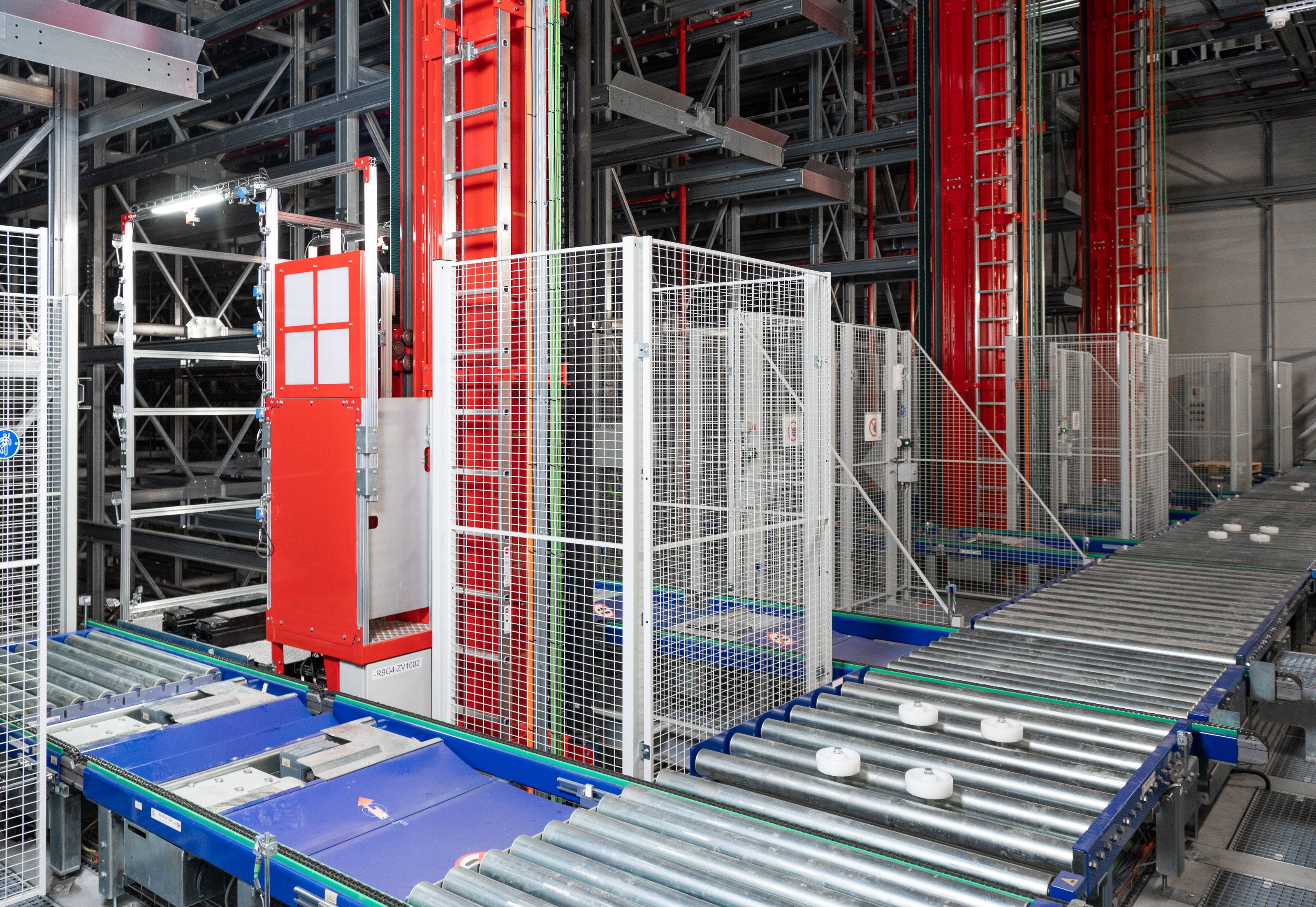 Pallet conveyor system | Gilgen Logistics AG