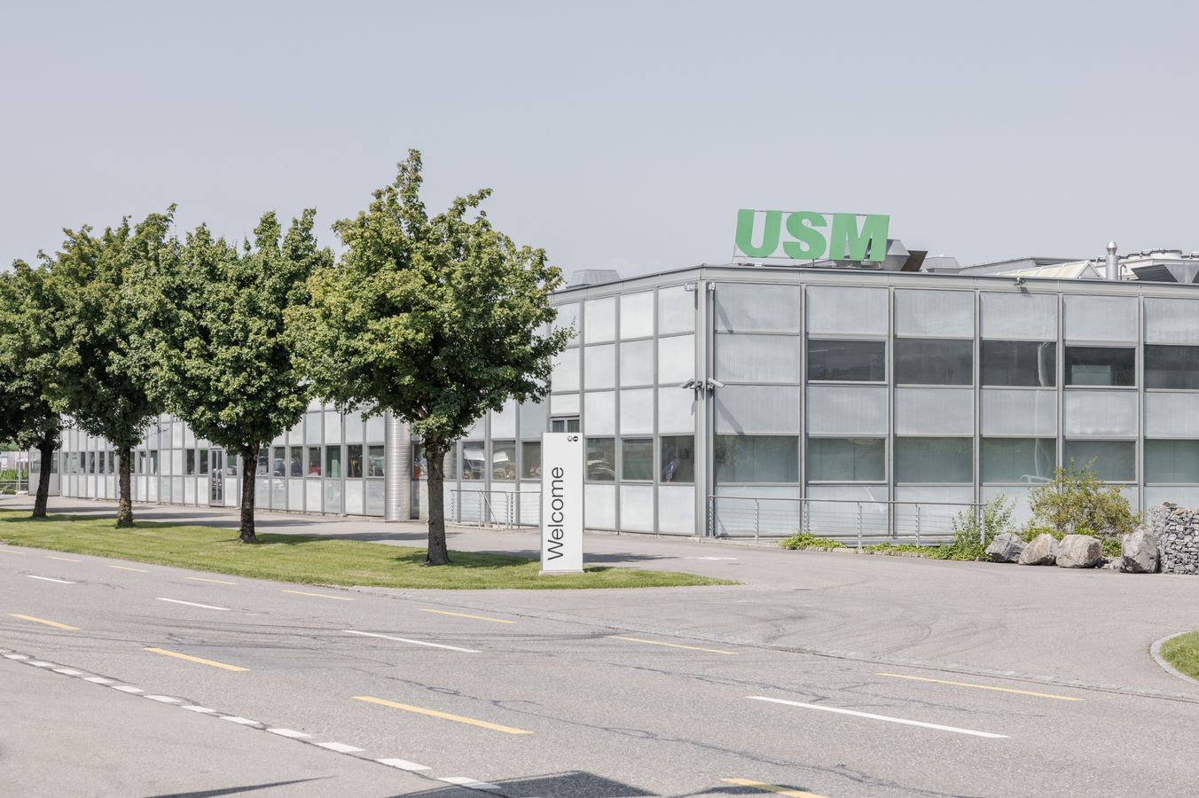 USM - Flow storage for 330 pallets | Gilgen Logistics AG