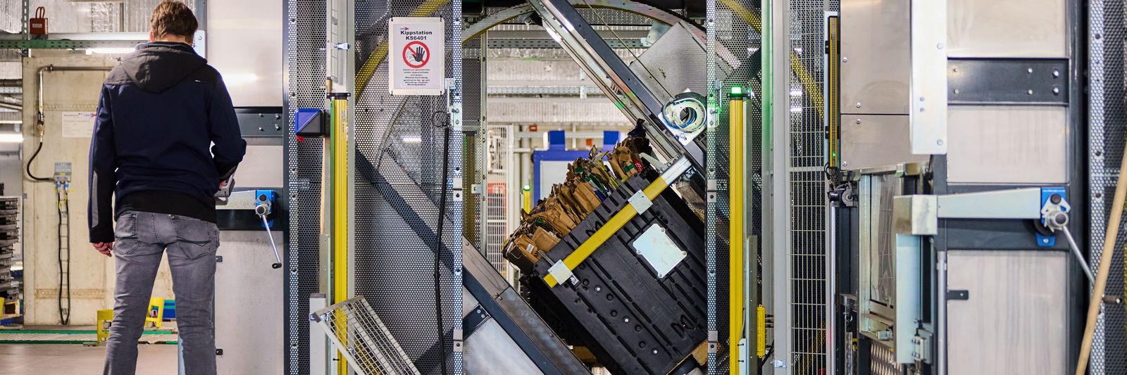 Tipping station | Gilgen Logistics AG